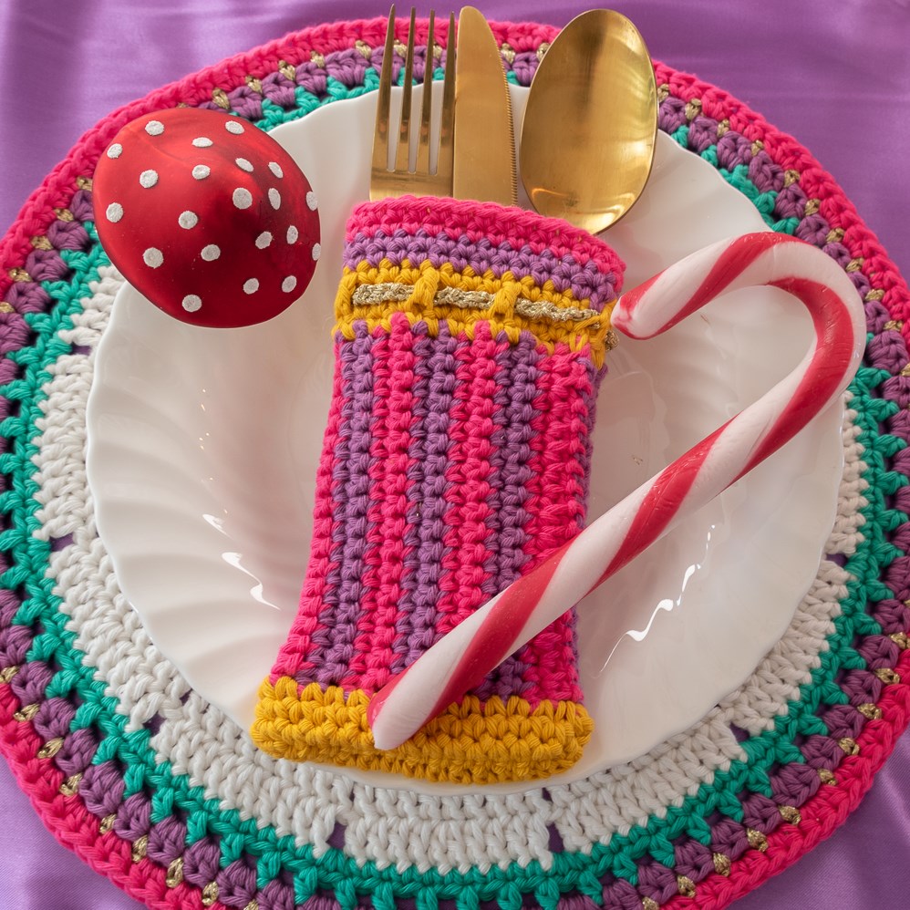 Häkelanleitung Yarn and Colors Colorful Christmas Cutlery Keeper ...